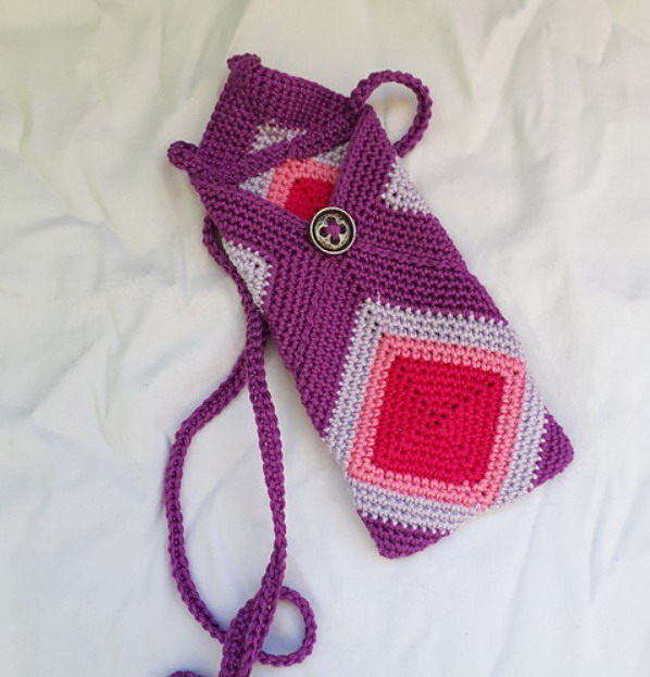 Chromatic Phone Case Free Crochet Pattern » Weave Crochet