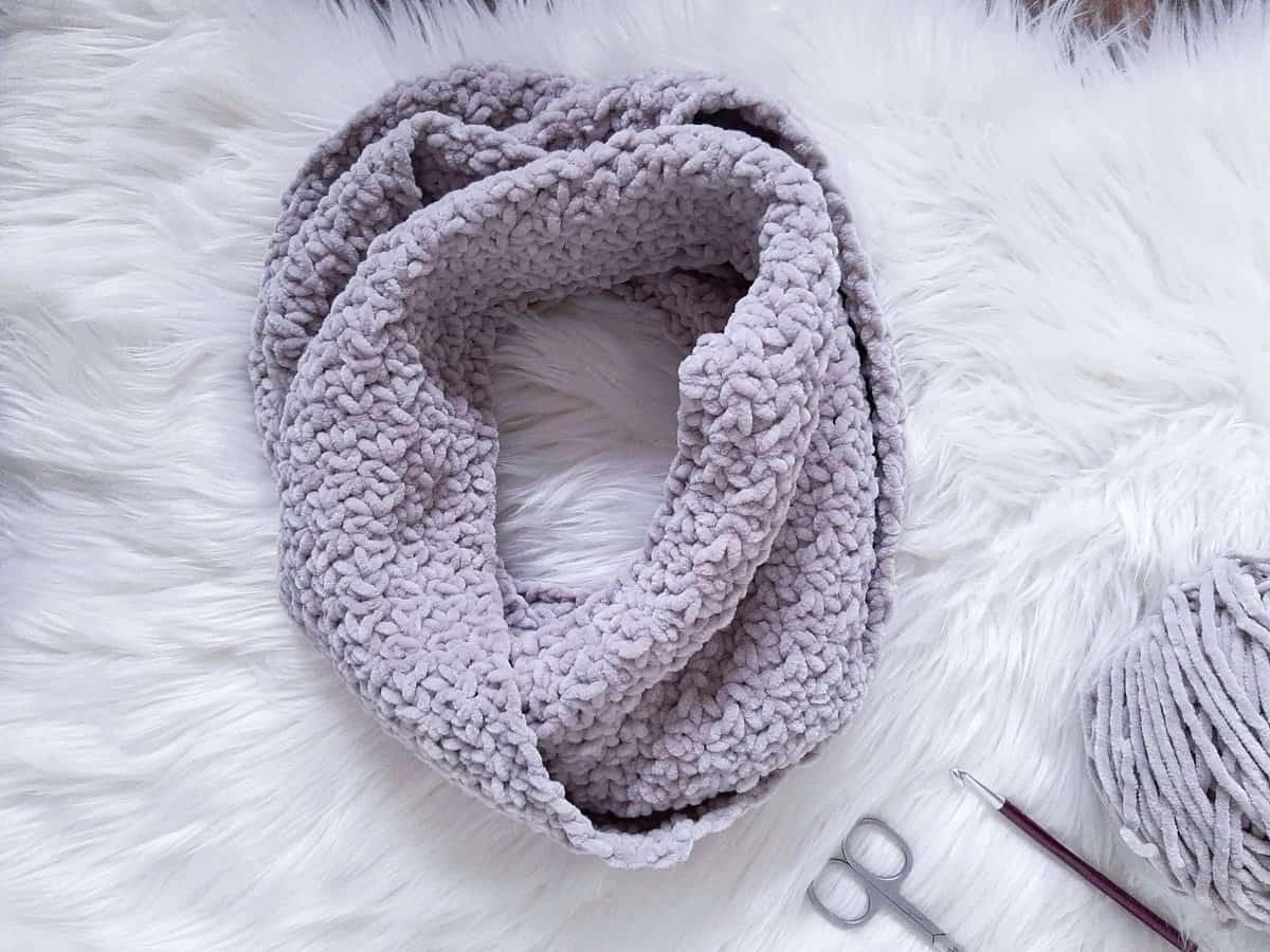 Free Chunky Crochet Infinity Scarf Pattern » Weave Crochet