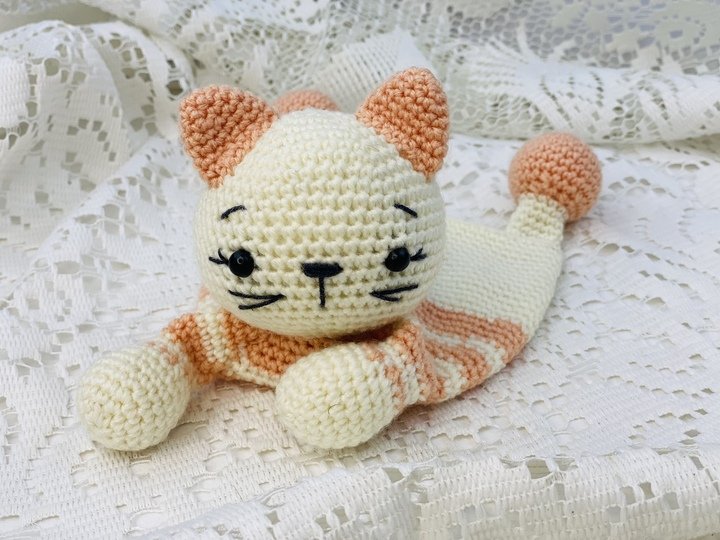 Comforter Cuddly Cat Crochet Pattern » Weave Crochet